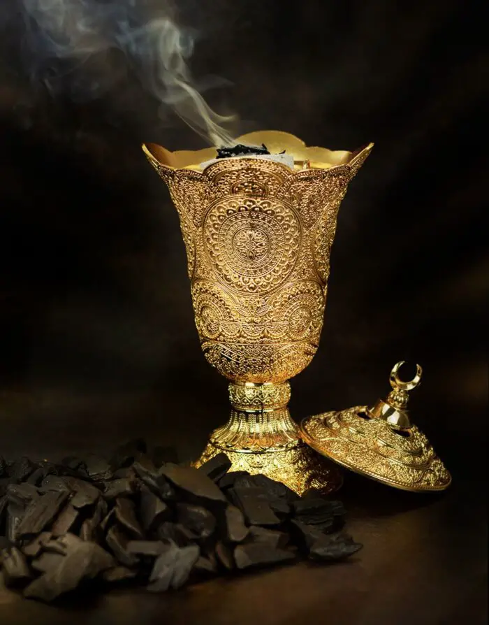 What Does Cedarwood Smell Like - Grooming Wise